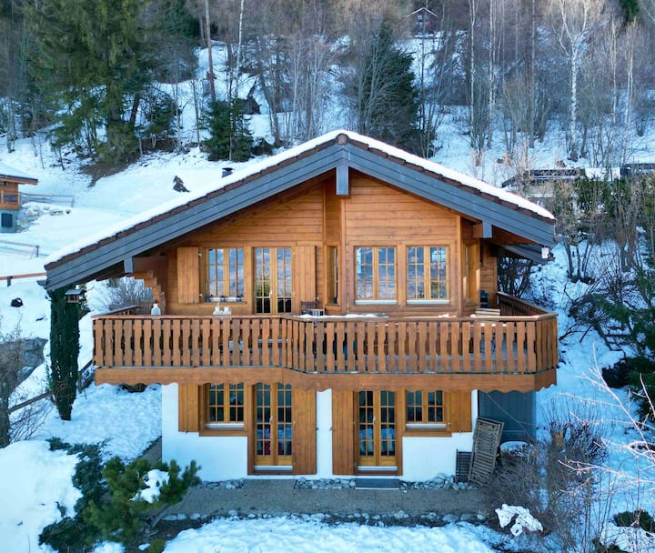 Alpine Chalet Views • Sleeps 6 • Hiking - Sion