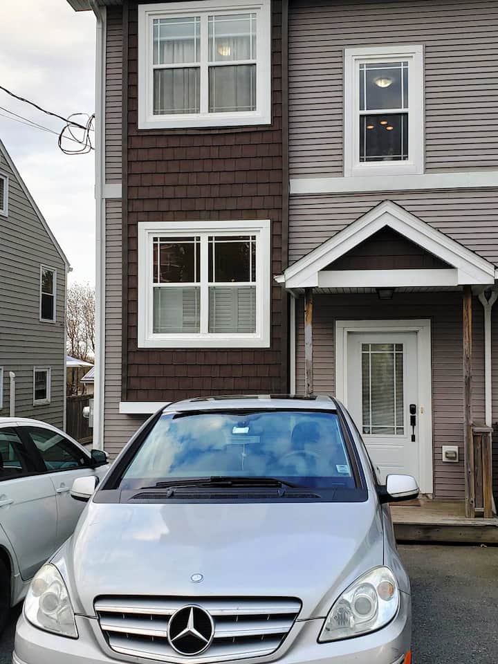 2br + Den + Lr Bed · Sleeps 6–7 · Cozy Home - Halifax, NS, Canadá