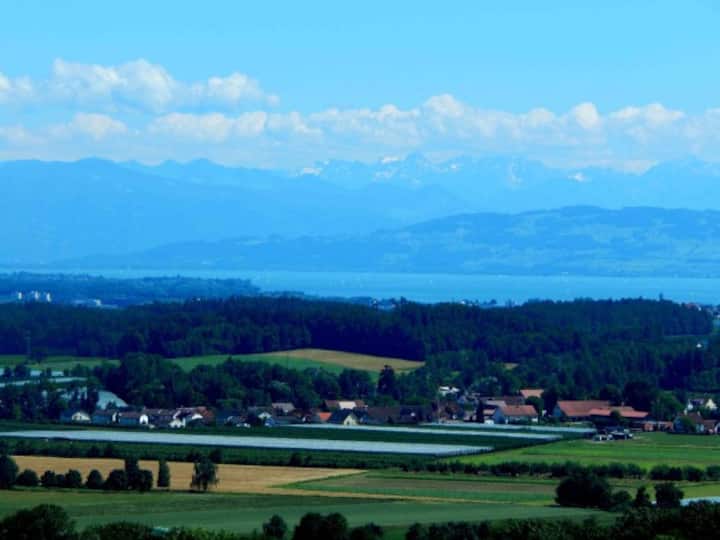 2 Zimmer Panorama Ferienwohnung Balkon & Hallenbad - Oberteuringen