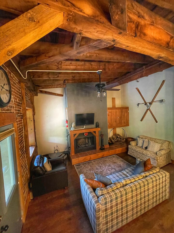 Cozy Ski Condo In Historic Mill - On Shuttle Route - Ludlow, VT