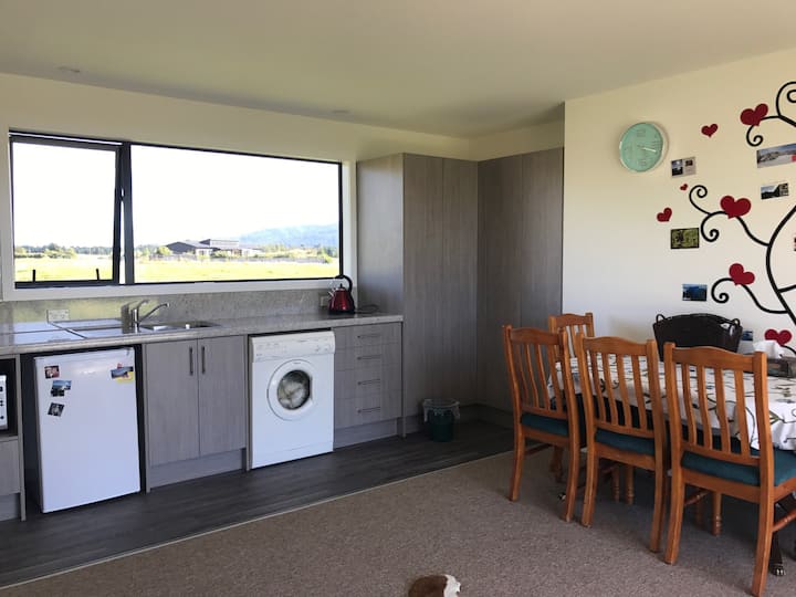 Doubtful Suite - Comfortable En Suite Unit 神奇豪华大床房 - Te Anau