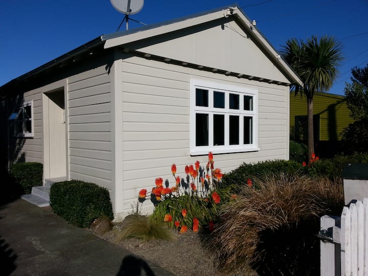 House On The Edge Of Town - Featherston