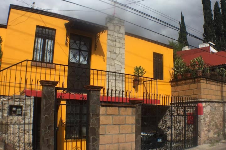 Hermosa Casita Estilo Mexicano Con Cochera. - Guanajuato