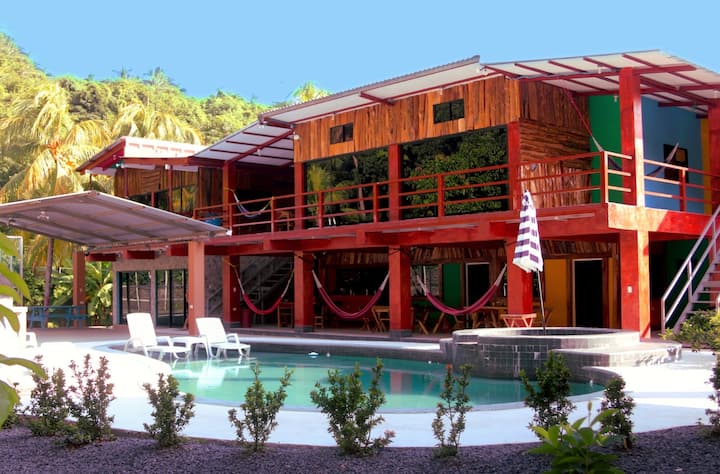 El Bosque Country Club Resort: Minigolf/concierge - El Salvador