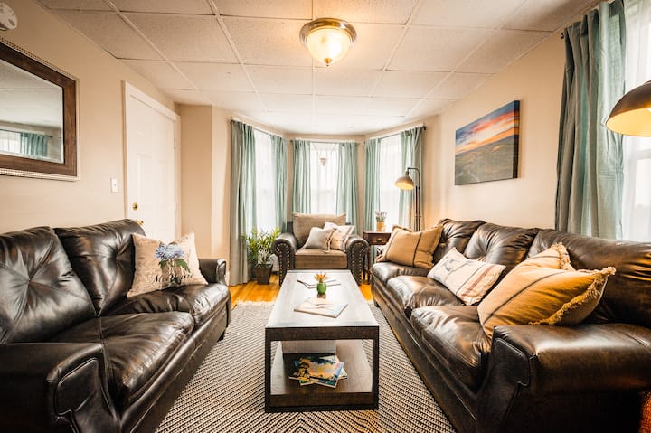 Penthouse,  Walk To The Old Port & The Beach! - Portland, ME