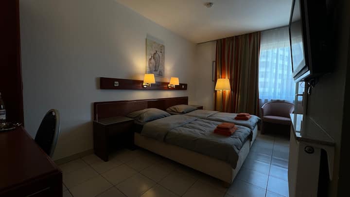 Deluxe Hotel-like Room (10) - Frankfurt
