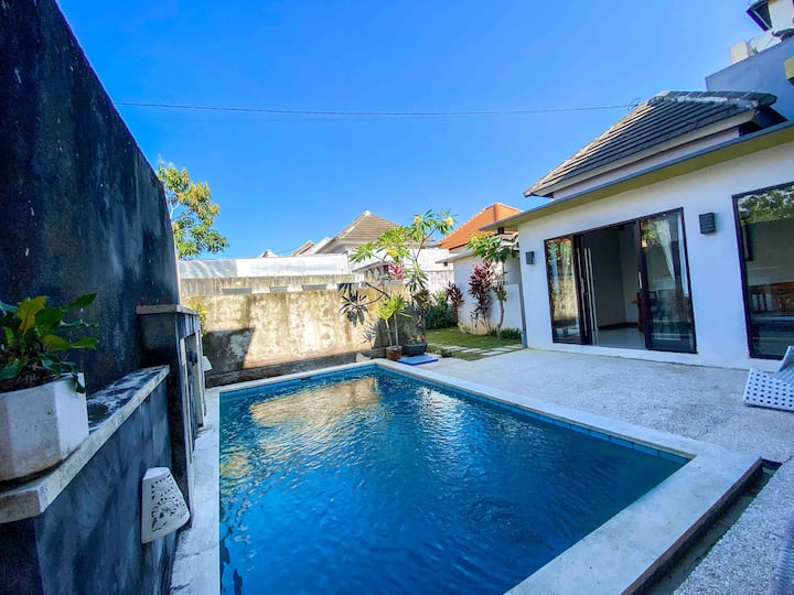 Cozy 3bedroom Spacious Villa With Pool In Jimbaran - Bali