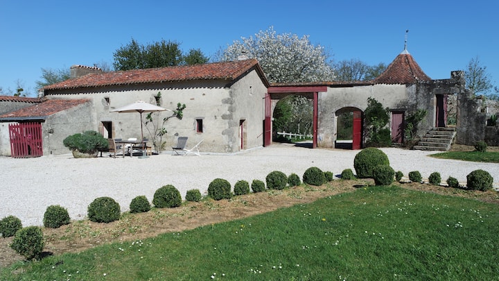 La Conciergerie, Gite De 6 Personnes Avec Piscine - Pouzauges
