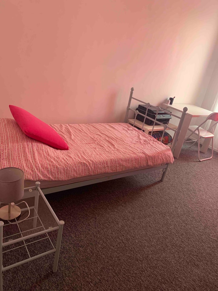 Loue Chambre Privée Uniquement Aux Femmes ! - Nanterre