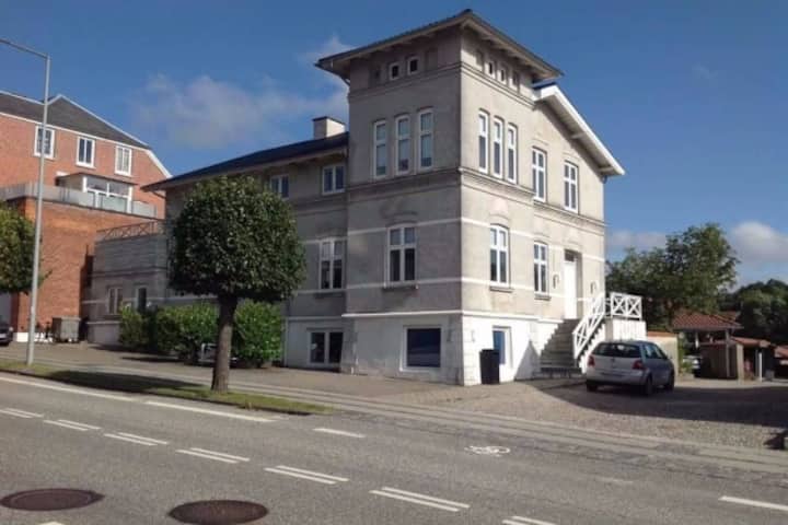 Large beautiful villa from 1902 in the heart of Hobro - Houses for Rent ...