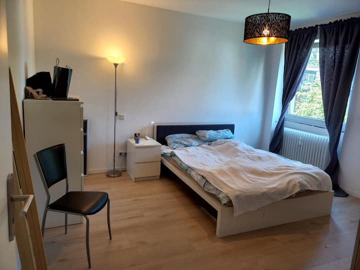 Freundliches Gästezimmer In Wg - Düsseldorf