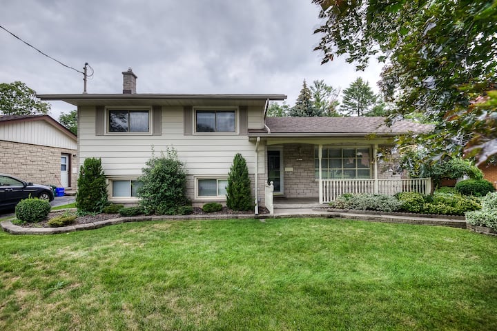 3 Bedroom Fully Renovated Side-split Home - Kitchener