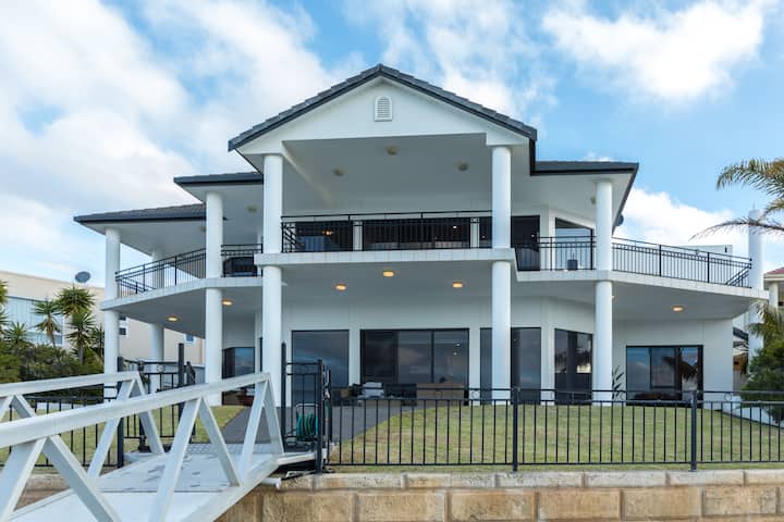 Luxury Escape - Rate Variable
*See Rates Below* - Port Lincoln