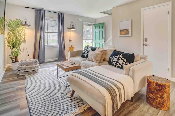 Clean & Cozy 2bdm/1.5b Townhouse, Great Location! - Raleigh, NC