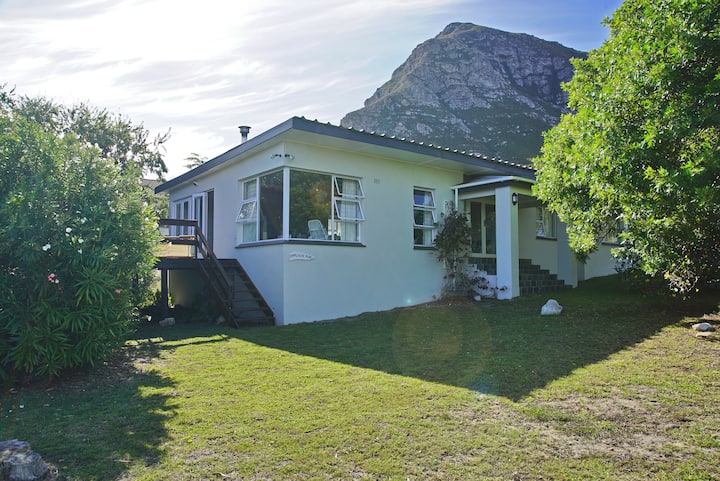 Fynbos Cottage - Beach House With Mountain Views - Hermanus