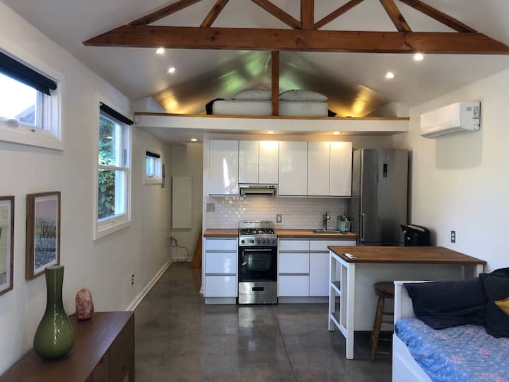 Los Feliz Guesthouse - Hollywood, CA