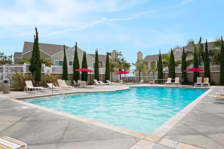 Chic Upstairs Condo Steps From Strands Beach - Orange County, CA