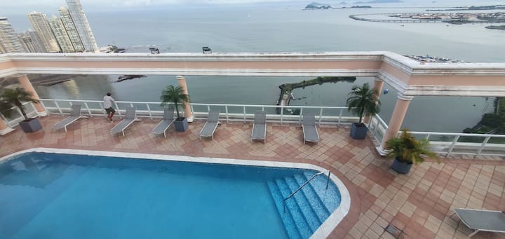 Fabulous Ap With Frontal Ocean View On Av. Balboa - Panama