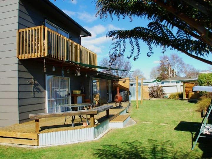 Down By The River In Taradale - 內皮爾