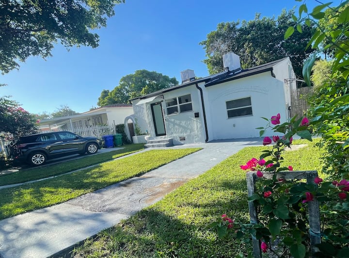 Cozy Modern Suite. Separate Entrance. Parking - Miami, FL