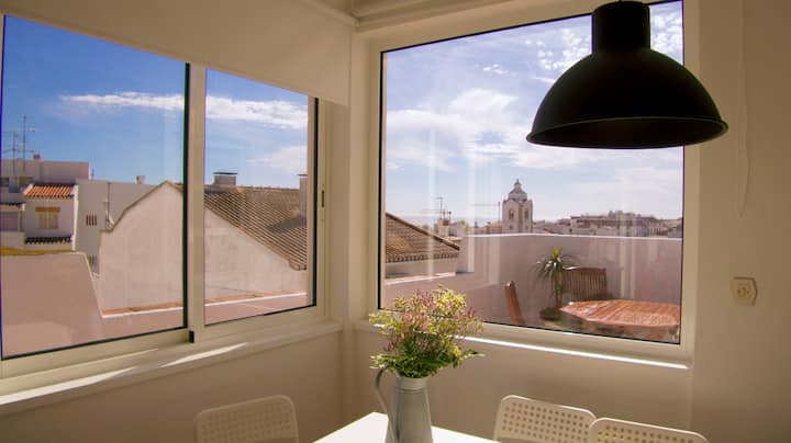 Big Terrace And Apartment On The Centre Of Lagos - Lagos