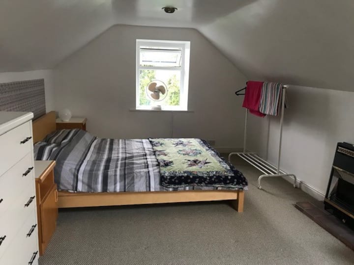'Little Barn' - Large Bedroom With Sitting Area - Bonsall