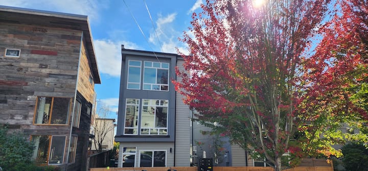 Luxury 4-bedroom Home In Ballard - Seattle, WA