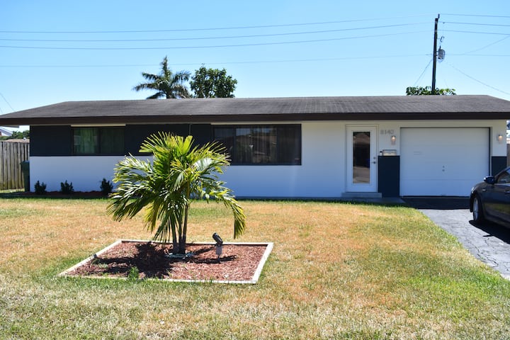 Beautiful/ Spacious Home- Wheelchair Accessible - Pembroke Pines, FL