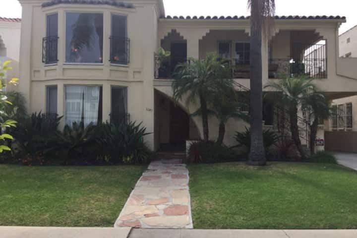 Cozy Room In Beautiful Home-ideal Location - Los Angeles, CA