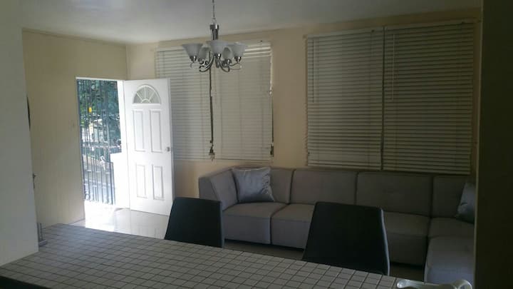 Centric Apartment With Private Balcony-terrace - 