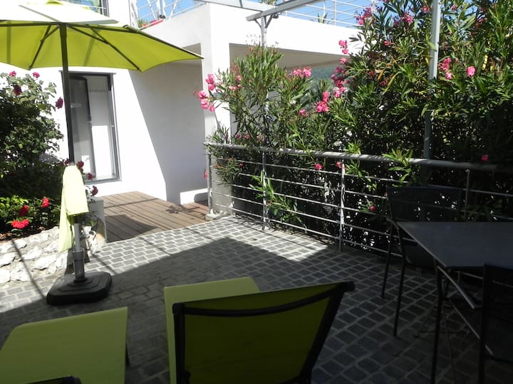 Chambre Sur Petite Terrasse Privative - Aubagne