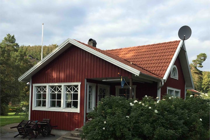 Rymligt Hus Med Havsglimt - Uddevalla