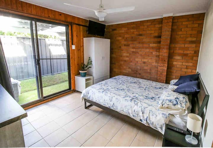 Quiet Self Contained
Unit With Small Outdoor Area - Yamba