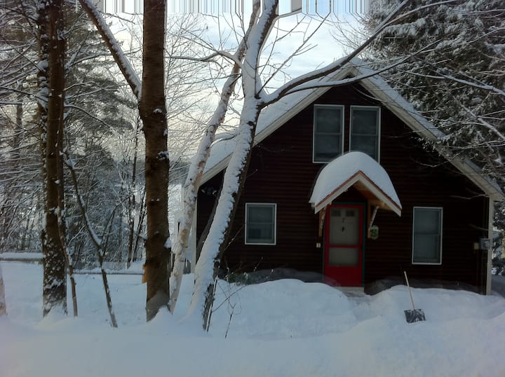 Four Season Lake House Retreat - Bradford, NH
