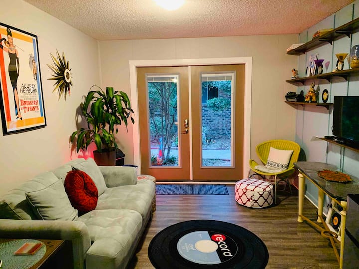 Retro Suite - Fort Walton Beach, FL