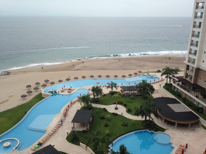 3 Bedrooms, Ocean Front, Grand Venetia - Puerto Vallarta