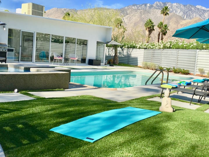 Alexander House With Huge Private Yard - Palm Springs, CA