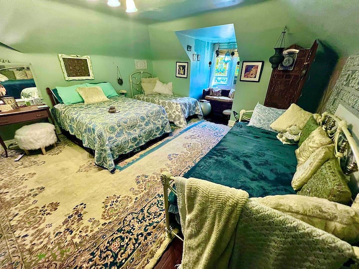 Deluxe Bohochic Healing Retreat- Philadelphia - Upper Darby, PA