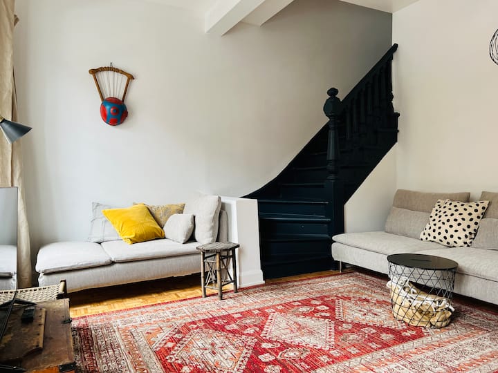 Sunny 3 Bedroom Cottage Apartment - Montreal