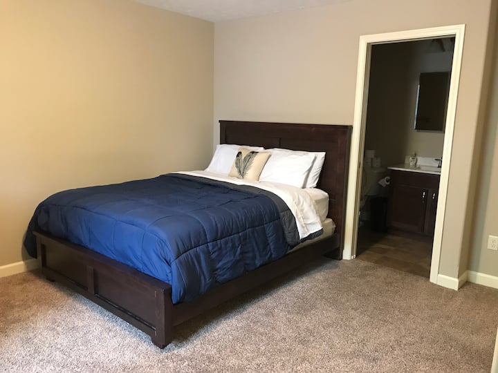 Welsh Harlequin Suite: 1 Bedroom/1 Bath - Champaign, IL