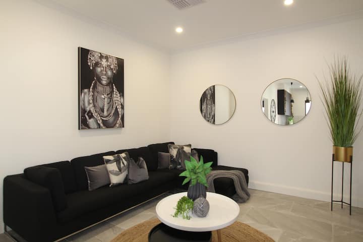 Stunning 2 Bedroom Home In Plympton - South Australia