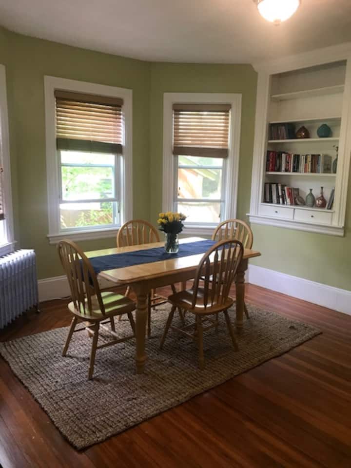 Near Brown/risd Sunny East Side Apartment - Providence, RI