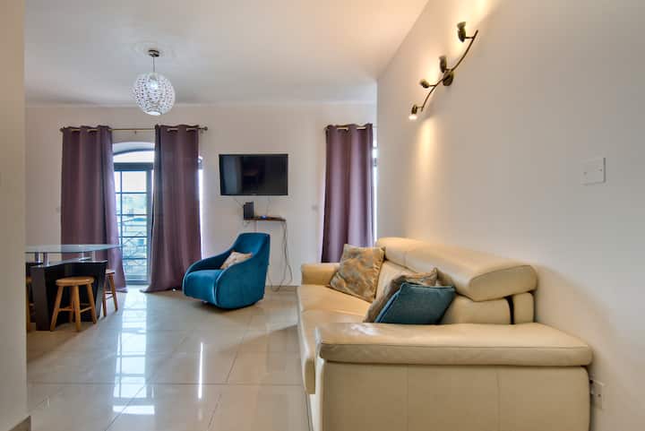 Sliema 2 Bed 2 Bath 2 Balcony, Beach 200m. A12 - La Valetta