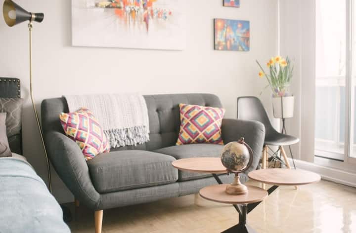 Yorkville Entire Studio With Balcony, 1 Guest Only - Toronto