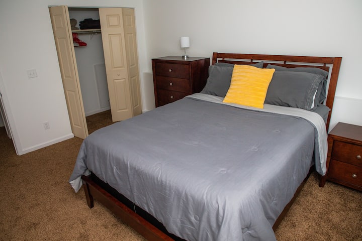 92-2|cozy Creek-side 1-bedroom Apartment - Canton, OH