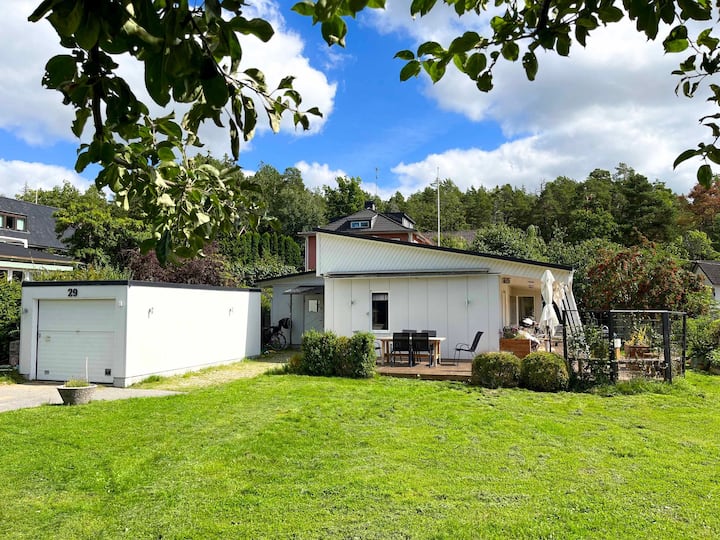 Villa Med Stor Tomt Nära Strand Och Bad - Stockholm