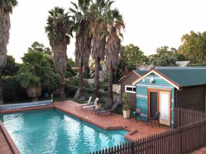 Allan Court Gardens: Pool View Unit - Wangaratta