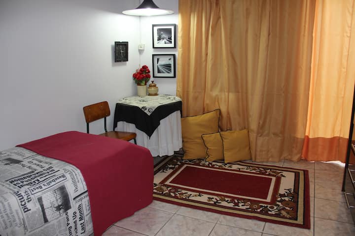 Ap. Térreo Inteiro - Seguro/retrô - Goiânia