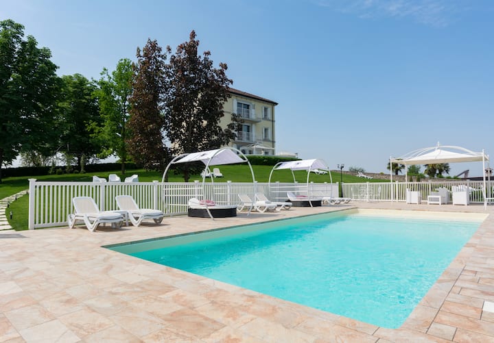 Appartamento N6 In Villa Epoca Piscina Spa Jacuzzi - Sirmione
