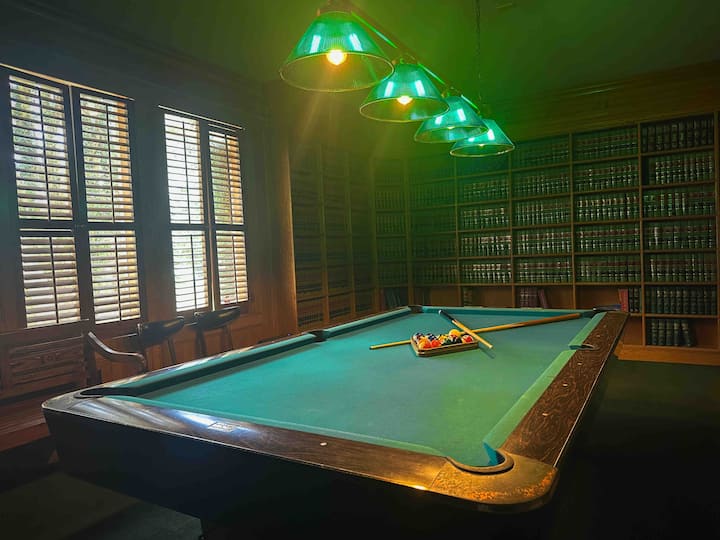 Old Nicholson Manor Near Lsu | 6 Bedrooms - Baton Rouge, LA